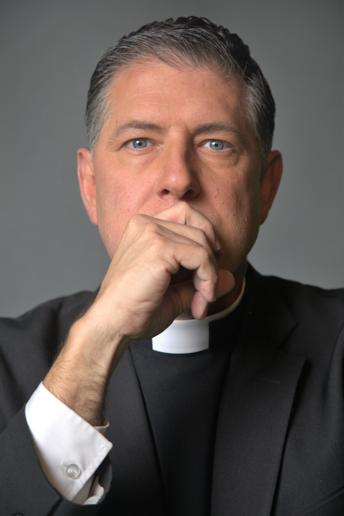 Padre Alberto Cutié estremeció la audiencia hispana con el estreno de ...